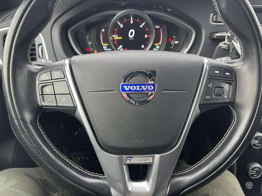 Black Volvo V40 2014 in Kaunas, with an engine capacity of 1.97 L and mileage of 268 thousand km for 5950 €, photo 20 on AUTOMOTO.COM.LV