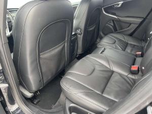 Black Volvo V40 2014 in Kaunas, with an engine capacity of 1.97 L and mileage of 268 thousand km for 5950 €, photo 25 on AUTOMOTO.COM.LV