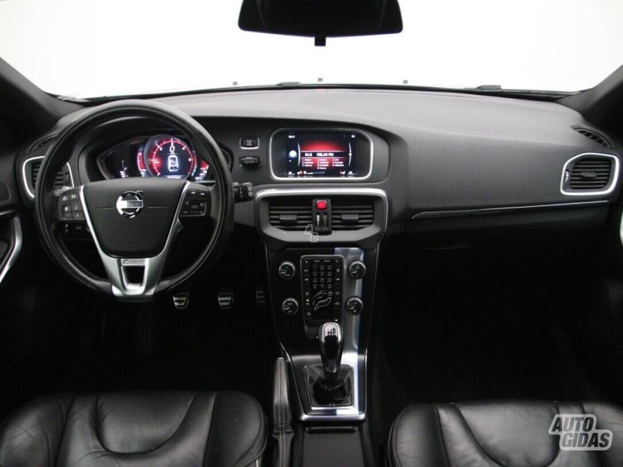 Melns Volvo V40 2014 Viļņa, ar dzinēja tilpumu 2.00 L un nobraukumu 226 tūkst. km par 8499 €, foto 2 vietnē AUTOMOTO.COM.LV