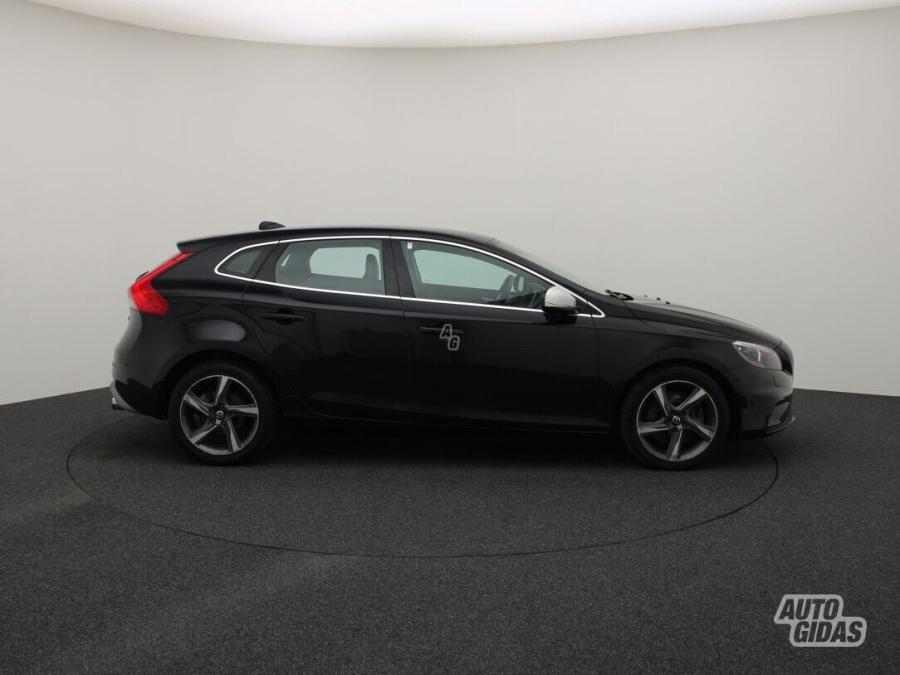 Melns Volvo V40 2014 Viļņa, ar dzinēja tilpumu 2.00 L un nobraukumu 226 tūkst. km par 8499 €, foto 9 vietnē AUTOMOTO.COM.LV