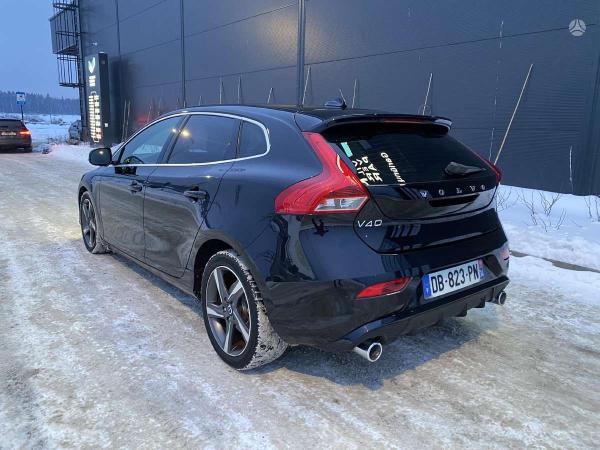 Melns Volvo V40 2014 Viļņa, ar dzinēja tilpumu 1.98 L un nobraukumu 232 tūkst. km par 8650 €, foto 3 vietnē AUTOMOTO.COM.LV