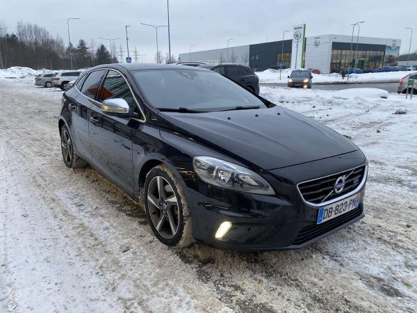 Melns Volvo V40 2014 Viļņa, ar dzinēja tilpumu 1.98 L un nobraukumu 232 tūkst. km par 8650 €, foto 6 vietnē AUTOMOTO.COM.LV