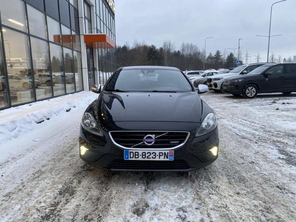 Melns Volvo V40 2014 Viļņa, ar dzinēja tilpumu 1.98 L un nobraukumu 232 tūkst. km par 8650 €, foto 7 vietnē AUTOMOTO.COM.LV