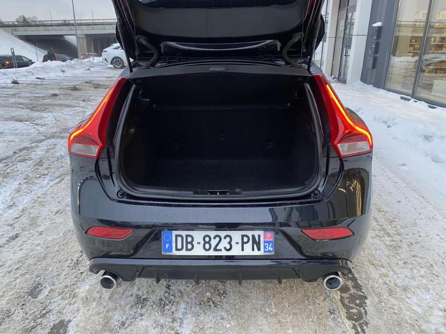 Black Volvo V40 2014 in Vilnius, with an engine capacity of 1.98 L and mileage of 232 thousand km for 8650 €, photo 18 on AUTOMOTO.COM.LV