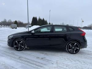 Black Volvo V40 2014 in Siauliai, with an engine capacity of 1.56 L and mileage of 130 thousand km for 7350 €, photo 5 on AUTOMOTO.COM.LV