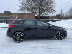 Black Volvo V40 2014 in Siauliai, with an engine capacity of 1.56 L and mileage of 130 thousand km for 7350 €, photo 6 on AUTOMOTO.COM.LV
