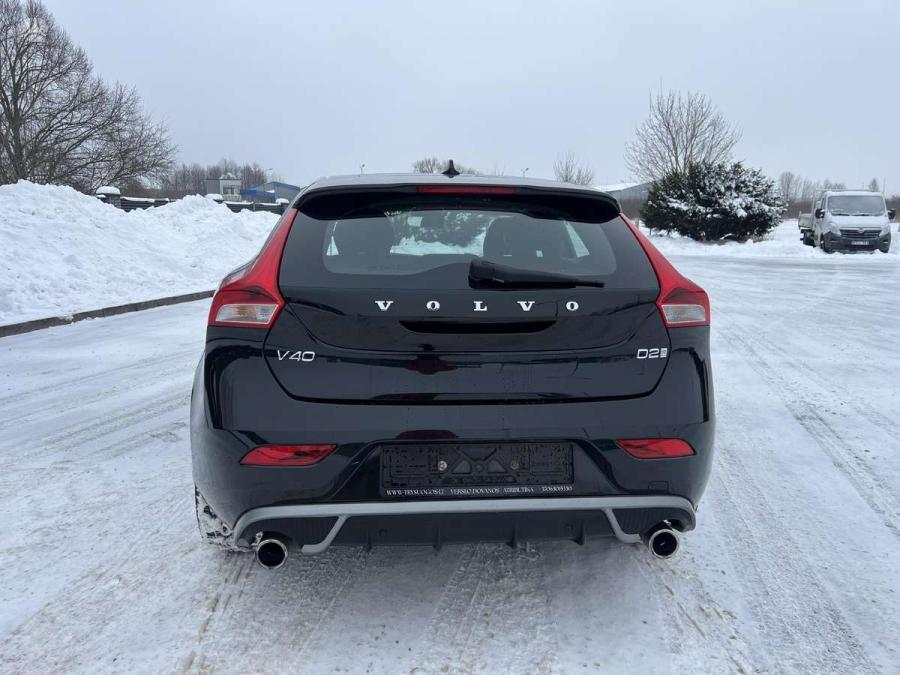 Black Volvo V40 2014 in Siauliai, with an engine capacity of 1.56 L and mileage of 130 thousand km for 7350 €, photo 9 on AUTOMOTO.COM.LV