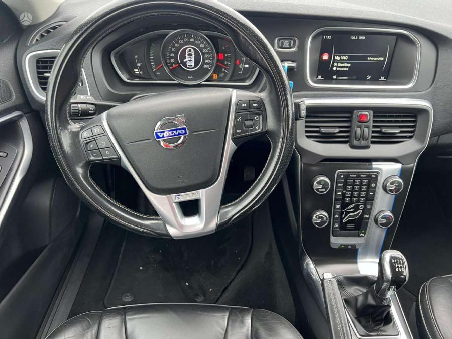 Black Volvo V40 2014 in Siauliai, with an engine capacity of 1.56 L and mileage of 130 thousand km for 7350 €, photo 12 on AUTOMOTO.COM.LV