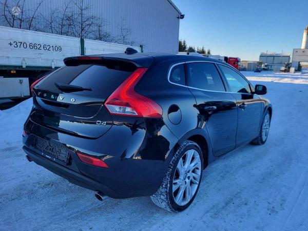 Melns Volvo V40 2014 Alīta, ar dzinēja tilpumu 2.00 L un nobraukumu 274 tūkst. km par 5700 €, foto 3 vietnē AUTOMOTO.COM.LV