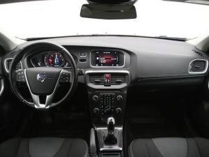 Melns Volvo V40 2014 Viļņa, ar dzinēja tilpumu 2.00 L un nobraukumu 174 tūkst. km par 8499 €, foto 2 vietnē AUTOMOTO.COM.LV