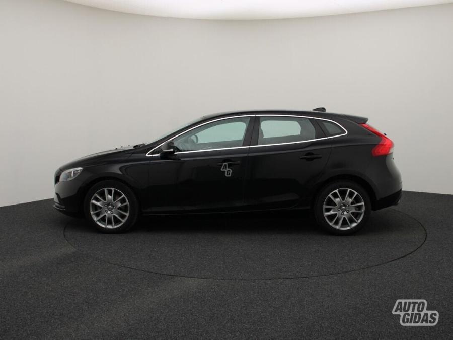 Melns Volvo V40 2014 Viļņa, ar dzinēja tilpumu 2.00 L un nobraukumu 174 tūkst. km par 8499 €, foto 6 vietnē AUTOMOTO.COM.LV