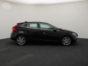 Melns Volvo V40 2014 Viļņa, ar dzinēja tilpumu 2.00 L un nobraukumu 174 tūkst. km par 8499 €, foto 9 vietnē AUTOMOTO.COM.LV
