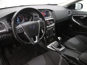 Melns Volvo V40 2014 Viļņa, ar dzinēja tilpumu 2.00 L un nobraukumu 174 tūkst. km par 8499 €, foto 16 vietnē AUTOMOTO.COM.LV