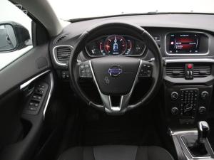 Melns Volvo V40 2014 Viļņa, ar dzinēja tilpumu 2.00 L un nobraukumu 174 tūkst. km par 8499 €, foto 17 vietnē AUTOMOTO.COM.LV