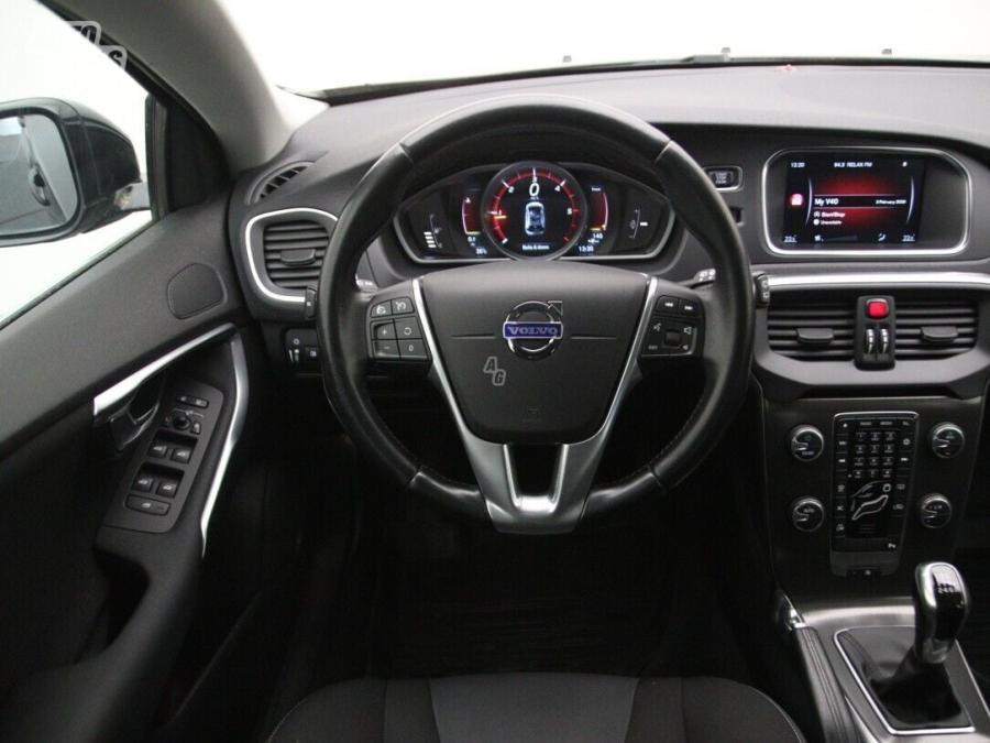 Melns Volvo V40 2014 Viļņa, ar dzinēja tilpumu 2.00 L un nobraukumu 174 tūkst. km par 8499 €, foto 17 vietnē AUTOMOTO.COM.LV