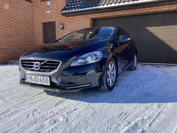 Black Volvo V40 2014 in Kaunas, with an engine capacity of 1.56 L and mileage of 270 thousand km for 4500 €, photo 1 on AUTOMOTO.COM.LV