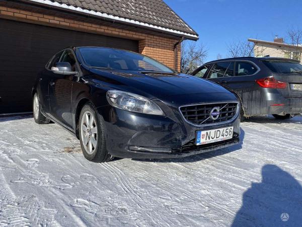 Black Volvo V40 2014 in Kaunas, with an engine capacity of 1.56 L and mileage of 270 thousand km for 4500 €, photo 2 on AUTOMOTO.COM.LV