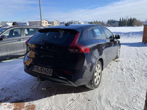 Black Volvo V40 2014 in Kaunas, with an engine capacity of 1.56 L and mileage of 270 thousand km for 4500 €, photo 4 on AUTOMOTO.COM.LV