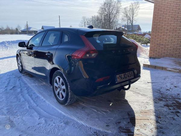Black Volvo V40 2014 in Kaunas, with an engine capacity of 1.56 L and mileage of 270 thousand km for 4500 €, photo 5 on AUTOMOTO.COM.LV