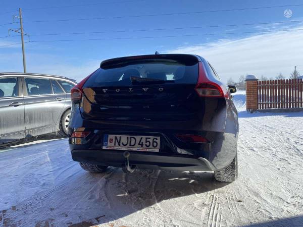 Black Volvo V40 2014 in Kaunas, with an engine capacity of 1.56 L and mileage of 270 thousand km for 4500 €, photo 6 on AUTOMOTO.COM.LV