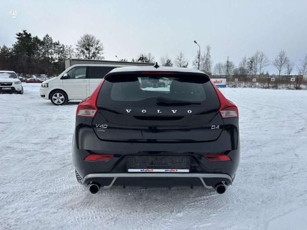 Melns Volvo V40 2014 Alīta, ar dzinēja tilpumu 1.98 L un nobraukumu 270 tūkst. km par 6950 €, foto 6 vietnē AUTOMOTO.COM.LV