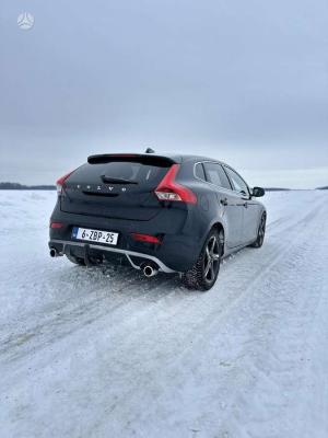Black Volvo V40 2014 in Taurage, with an engine capacity of 1.98 L and mileage of 286 thousand km for 7800 €, photo 3 on AUTOMOTO.COM.LV