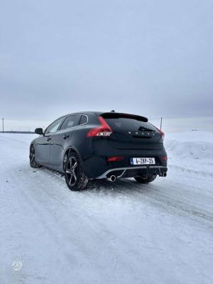 Black Volvo V40 2014 in Taurage, with an engine capacity of 1.98 L and mileage of 286 thousand km for 7800 €, photo 5 on AUTOMOTO.COM.LV