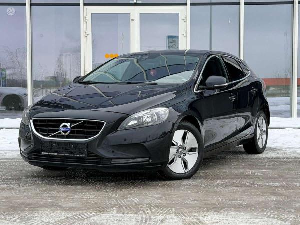 Black Volvo V40 2014 in Vilnius, with an engine capacity of 1.97 L and mileage of 257 thousand km for 6800 €, photo 2 on AUTOMOTO.COM.LV