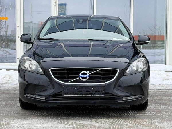 Black Volvo V40 2014 in Vilnius, with an engine capacity of 1.97 L and mileage of 257 thousand km for 6800 €, photo 3 on AUTOMOTO.COM.LV