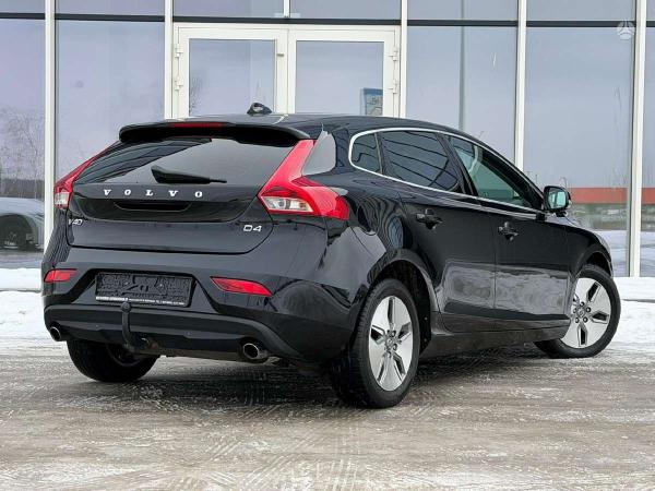 Black Volvo V40 2014 in Vilnius, with an engine capacity of 1.97 L and mileage of 257 thousand km for 6800 €, photo 4 on AUTOMOTO.COM.LV