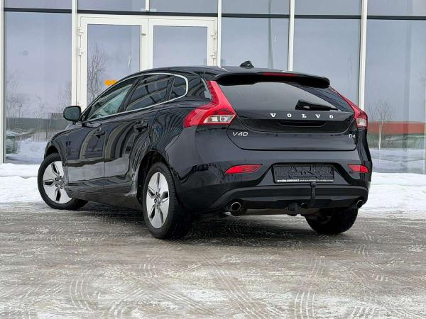 Black Volvo V40 2014 in Vilnius, with an engine capacity of 1.97 L and mileage of 257 thousand km for 6800 €, photo 5 on AUTOMOTO.COM.LV