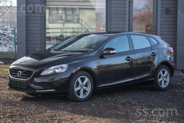 Melns Volvo V40 2014 Liepāja, ar dzinēja tilpumu 1.60 L un nobraukumu 274 tūkst. km par 5950 €, foto 1 vietnē AUTOMOTO.COM.LV