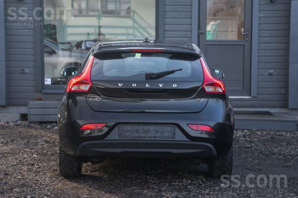 Melns Volvo V40 2014 Liepāja, ar dzinēja tilpumu 1.60 L un nobraukumu 274 tūkst. km par 5950 €, foto 3 vietnē AUTOMOTO.COM.LV