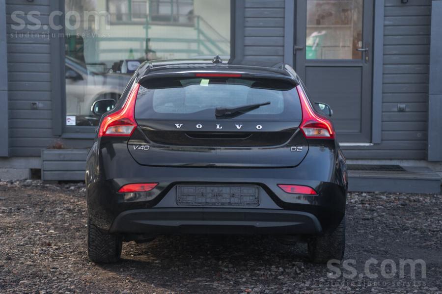 Black Volvo V40 2014 in Liepaja, with an engine capacity of 1.60 L and mileage of 274 thousand km for 5950 €, photo 3 on AUTOMOTO.COM.LV