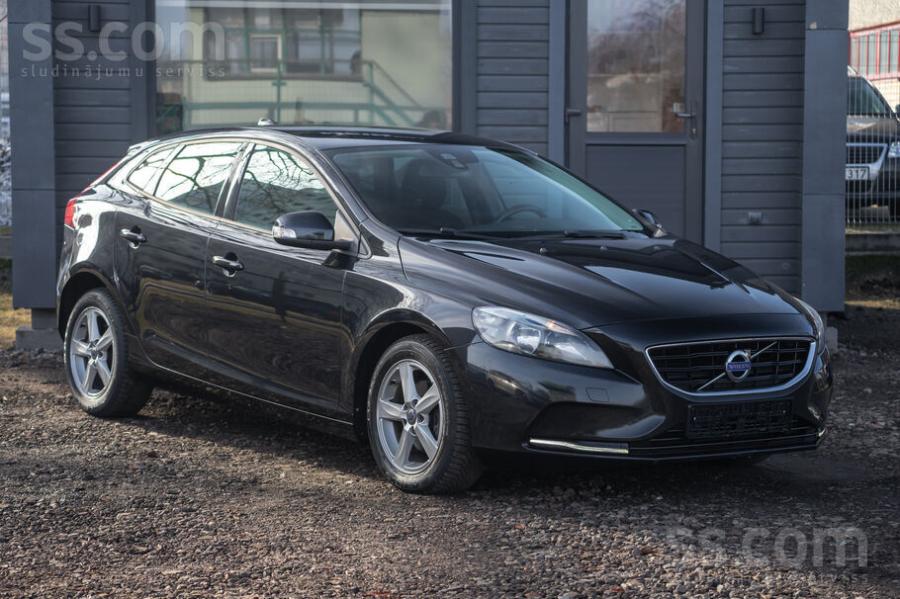Black Volvo V40 2014 in Liepaja, with an engine capacity of 1.60 L and mileage of 274 thousand km for 5950 €, photo 5 on AUTOMOTO.COM.LV