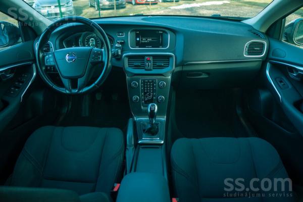 Melns Volvo V40 2014 Liepāja, ar dzinēja tilpumu 1.60 L un nobraukumu 274 tūkst. km par 5950 €, foto 7 vietnē AUTOMOTO.COM.LV