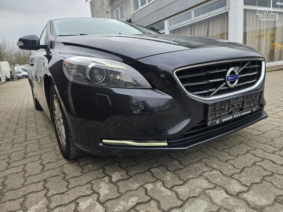 Melns Volvo V40 2014 Kluonaliai, ar dzinēja tilpumu 1.60 L un nobraukumu 230 tūkst. km par 5999 €, foto 1 vietnē AUTOMOTO.COM.LV