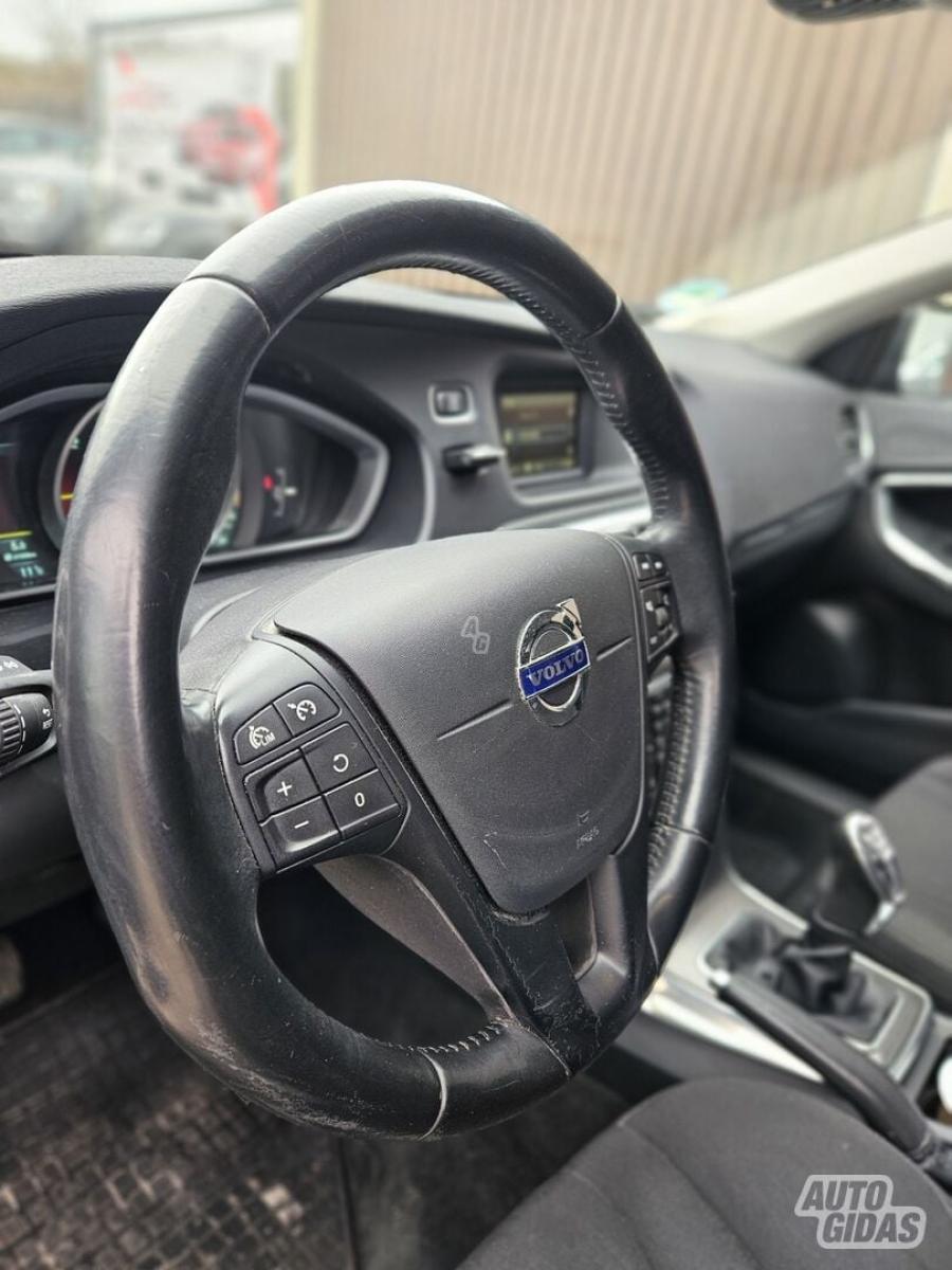 Melns Volvo V40 2014 Kluonaliai, ar dzinēja tilpumu 1.60 L un nobraukumu 230 tūkst. km par 5999 €, foto 14 vietnē AUTOMOTO.COM.LV