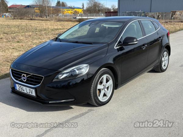 Melns Volvo V40 2014 Paide, ar dzinēja tilpumu 1.60 L un nobraukumu 137 tūkst. km par 8100 €, foto 1 vietnē AUTOMOTO.COM.LV