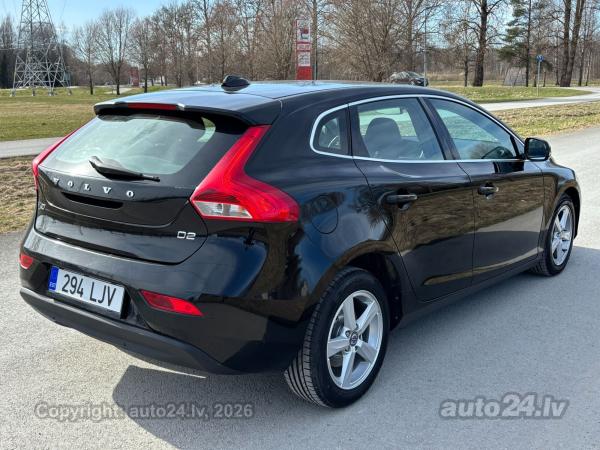 Melns Volvo V40 2014 Paide, ar dzinēja tilpumu 1.60 L un nobraukumu 137 tūkst. km par 8100 €, foto 4 vietnē AUTOMOTO.COM.LV