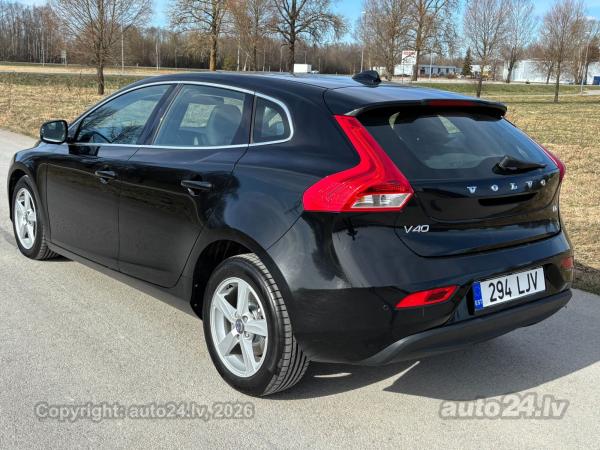 Melns Volvo V40 2014 Paide, ar dzinēja tilpumu 1.60 L un nobraukumu 137 tūkst. km par 8100 €, foto 6 vietnē AUTOMOTO.COM.LV