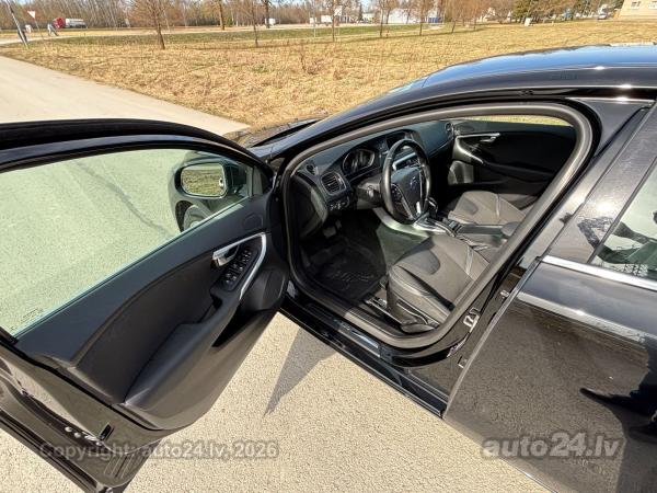 Melns Volvo V40 2014 Paide, ar dzinēja tilpumu 1.60 L un nobraukumu 137 tūkst. km par 8100 €, foto 8 vietnē AUTOMOTO.COM.LV