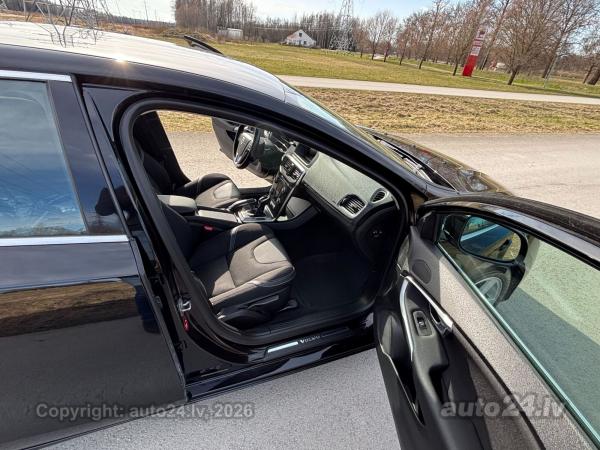 Melns Volvo V40 2014 Paide, ar dzinēja tilpumu 1.60 L un nobraukumu 137 tūkst. km par 8100 €, foto 9 vietnē AUTOMOTO.COM.LV