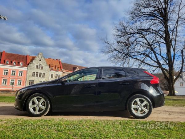 Melns Volvo V40 2014 Tallina, ar dzinēja tilpumu 1.60 L un nobraukumu 193 tūkst. km par 4700 €, foto 5 vietnē AUTOMOTO.COM.LV