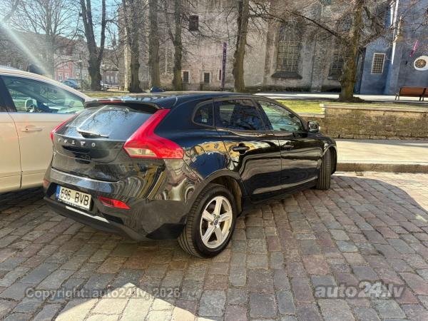 Melns Volvo V40 2014 Tallina, ar dzinēja tilpumu 1.60 L un nobraukumu 193 tūkst. km par 4700 €, foto 6 vietnē AUTOMOTO.COM.LV