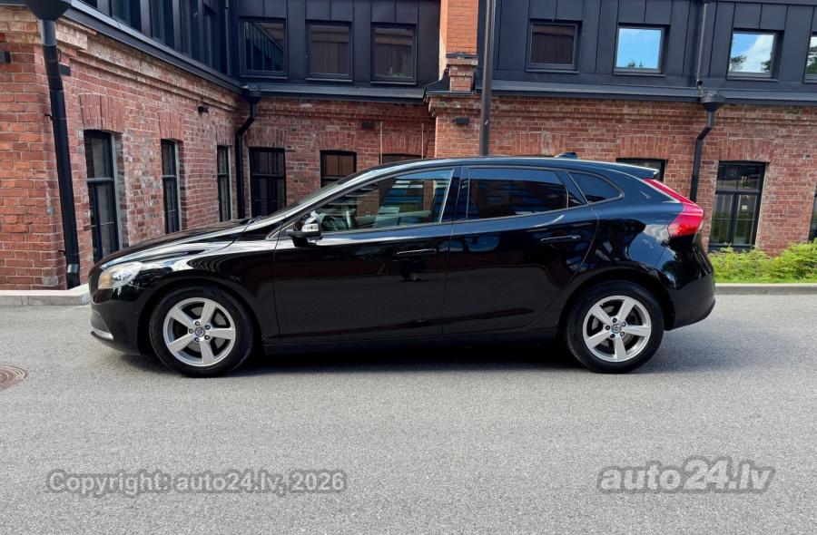 Melns Volvo V40 2014 Tallina, ar dzinēja tilpumu 1.60 L un nobraukumu 194 tūkst. km par 6999 €, foto 8 vietnē AUTOMOTO.COM.LV
