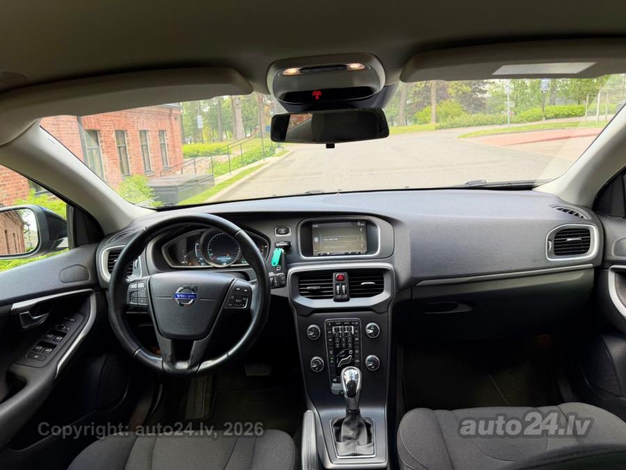 Melns Volvo V40 2014 Tallina, ar dzinēja tilpumu 1.60 L un nobraukumu 194 tūkst. km par 6999 €, foto 12 vietnē AUTOMOTO.COM.LV