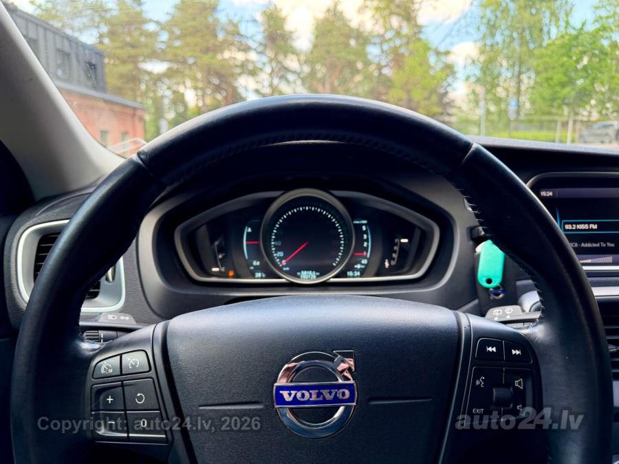 Melns Volvo V40 2014 Tallina, ar dzinēja tilpumu 1.60 L un nobraukumu 194 tūkst. km par 6999 €, foto 13 vietnē AUTOMOTO.COM.LV