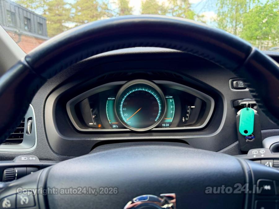Melns Volvo V40 2014 Tallina, ar dzinēja tilpumu 1.60 L un nobraukumu 194 tūkst. km par 6999 €, foto 14 vietnē AUTOMOTO.COM.LV