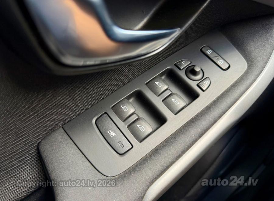 Melns Volvo V40 2014 Tallina, ar dzinēja tilpumu 1.60 L un nobraukumu 194 tūkst. km par 6999 €, foto 16 vietnē AUTOMOTO.COM.LV